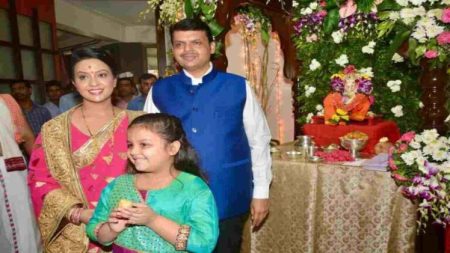 Divija Fadnavis (Devendra Fadnavis's Daughter) Age, Height, Family ...